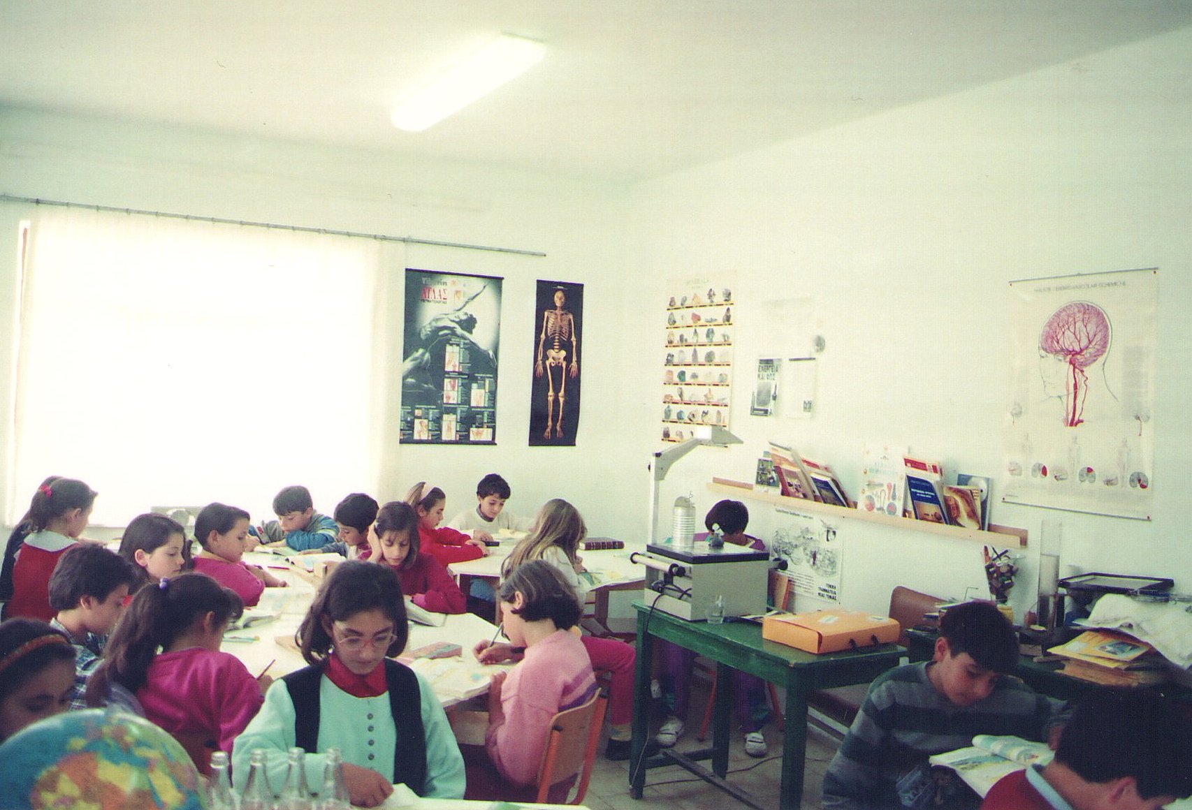 Η όμορφη ιστορία ενός σχολικού εργαστηρίου φυσικών επιστημών (και η καθόλου όμορφη καταστροφή ...