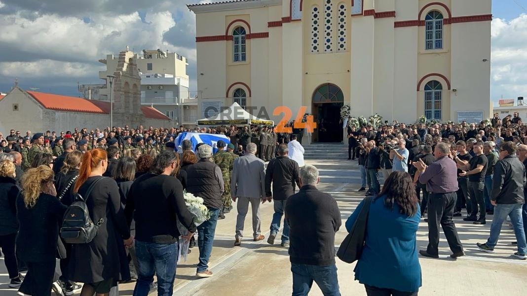 Τυμπάκι: Στρατιωτικές τιμές στο τελευταίο αντίο στον 19χρονο Ραφαήλ ...